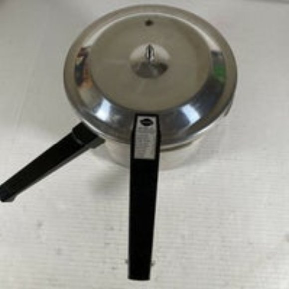 Mirro | Kitchen | Vintage Mirro 4 Qt Pressure Cooker With Original 5 Lb ...